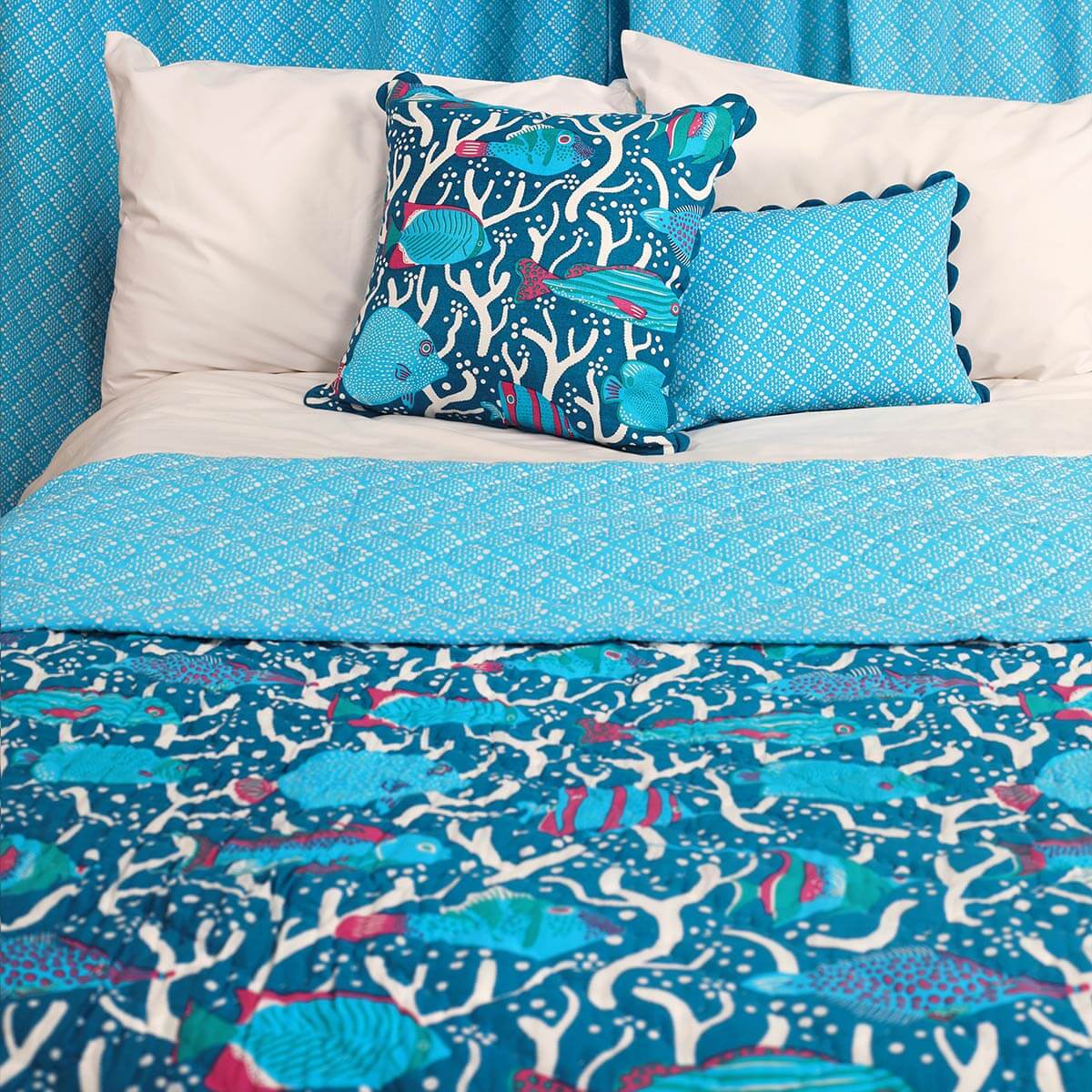 Blue Ocean Reef Quilt | Blue Fish Print Quilted Cotton Bedspread – Safomasi